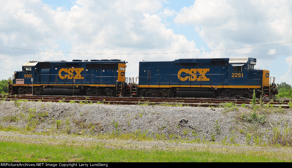 CSX 6901 & 2251